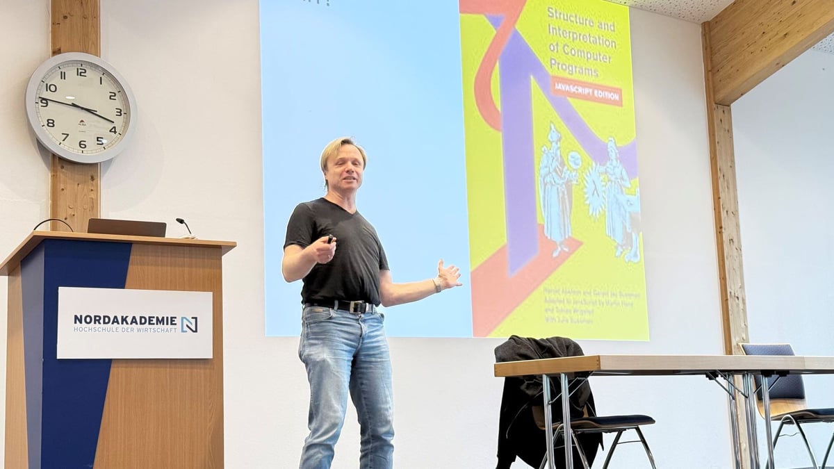 Herausforderungen und Chancen der grundlegenden Programmierausbildung - Informatikforum Februar 2025